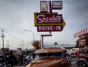 Sno-White Drive In Modesto - Food delivery - Modesto - Order online